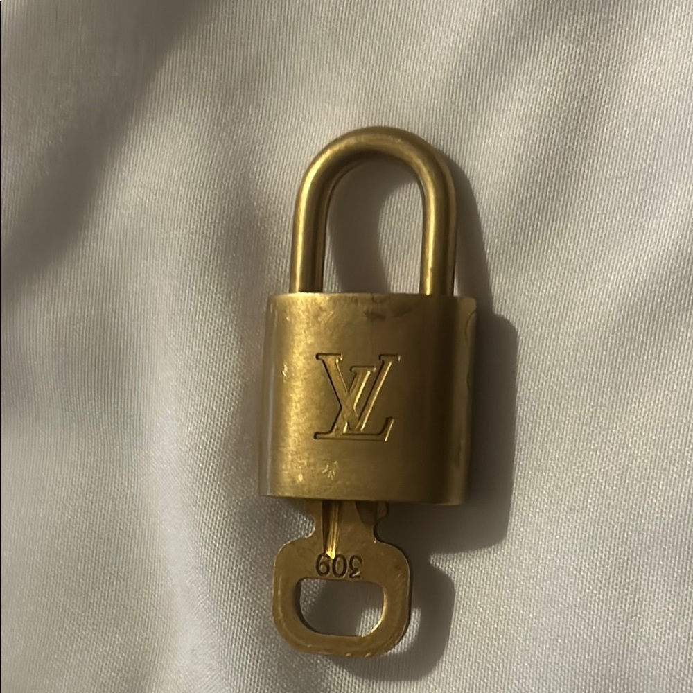 Louis Vuitton Signature Padlock With Key - Gem